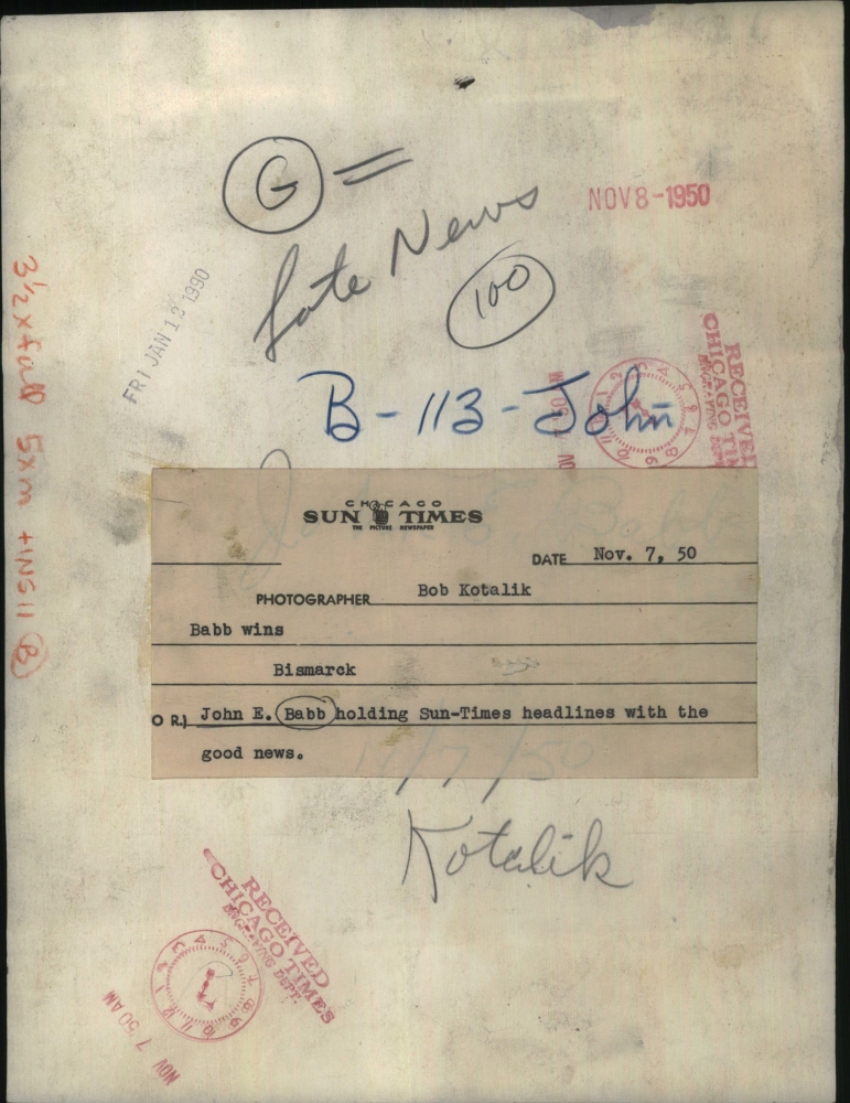 1950 John Babb holding Sun Times headlines good news - Historic Images