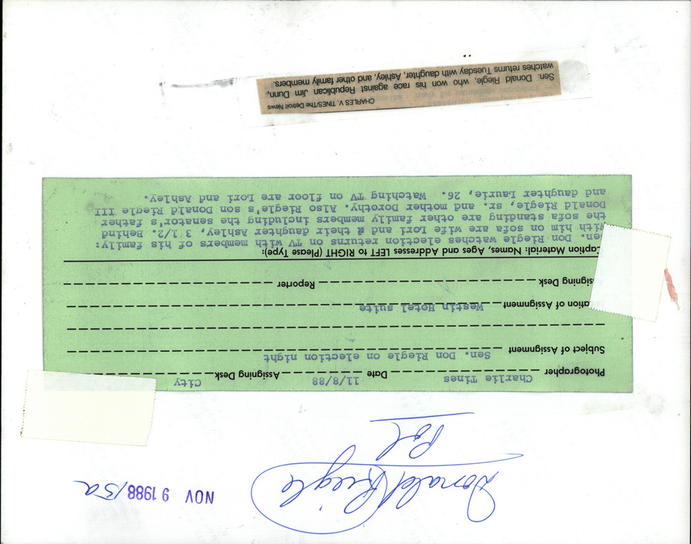 1988 Press Photo Sen Donald Riegle Wins Race - Historic Images