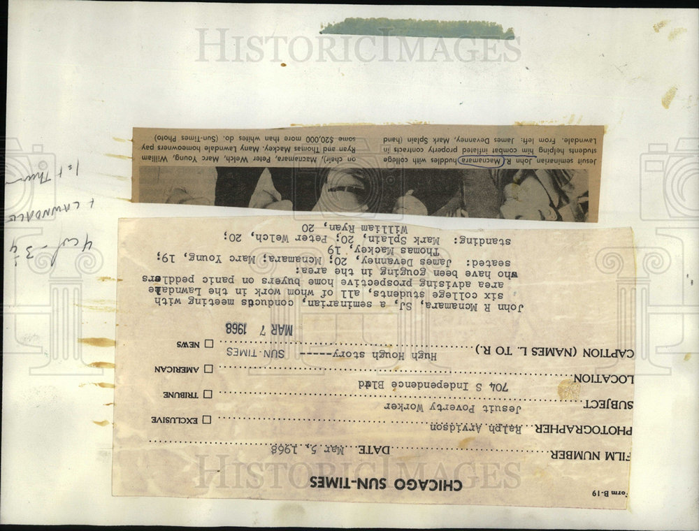 1968 Press Photo Jesuit Seminarian John Macnamara Helps College Studen ...