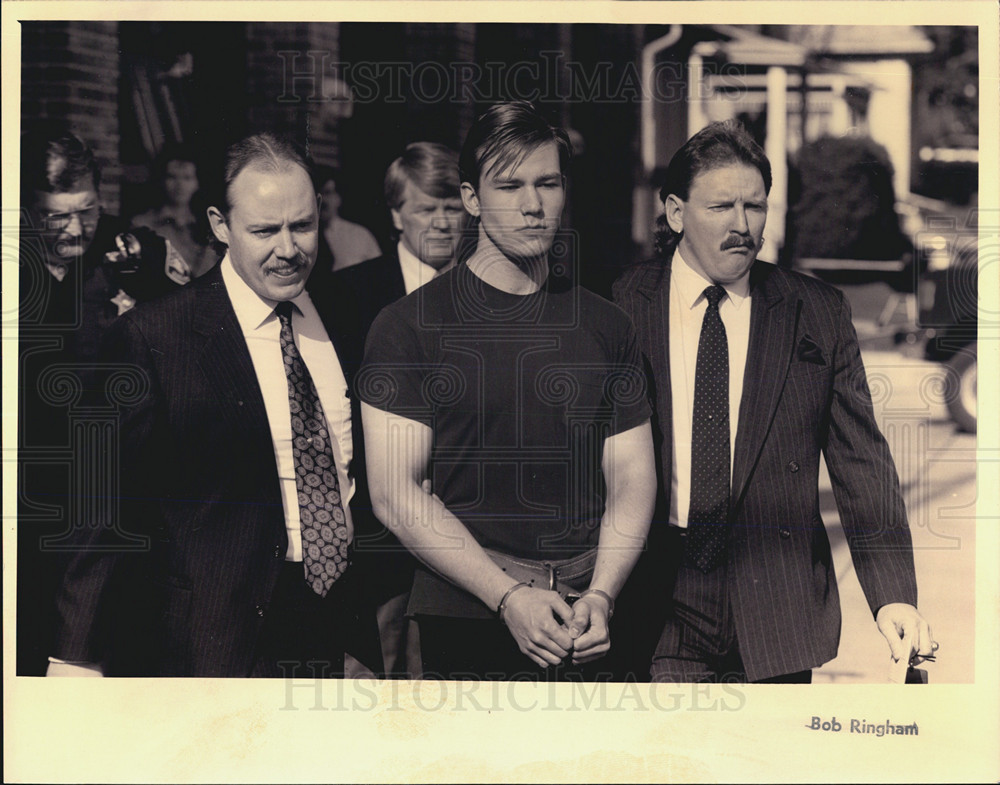 1993 Press Photo Police Escort Murder Suspect Paul Modrowski Barringto ...