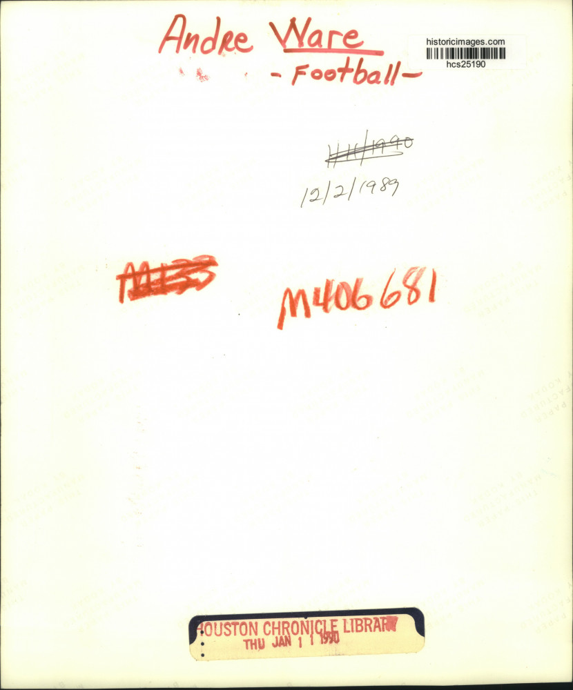 1989 Press Photo U of Houston football player Andre Ware is carried by ...