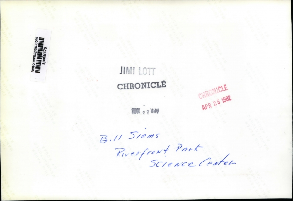 1982 Press Photo Bill Siems at the Riverfront Park Science Center - sp ...